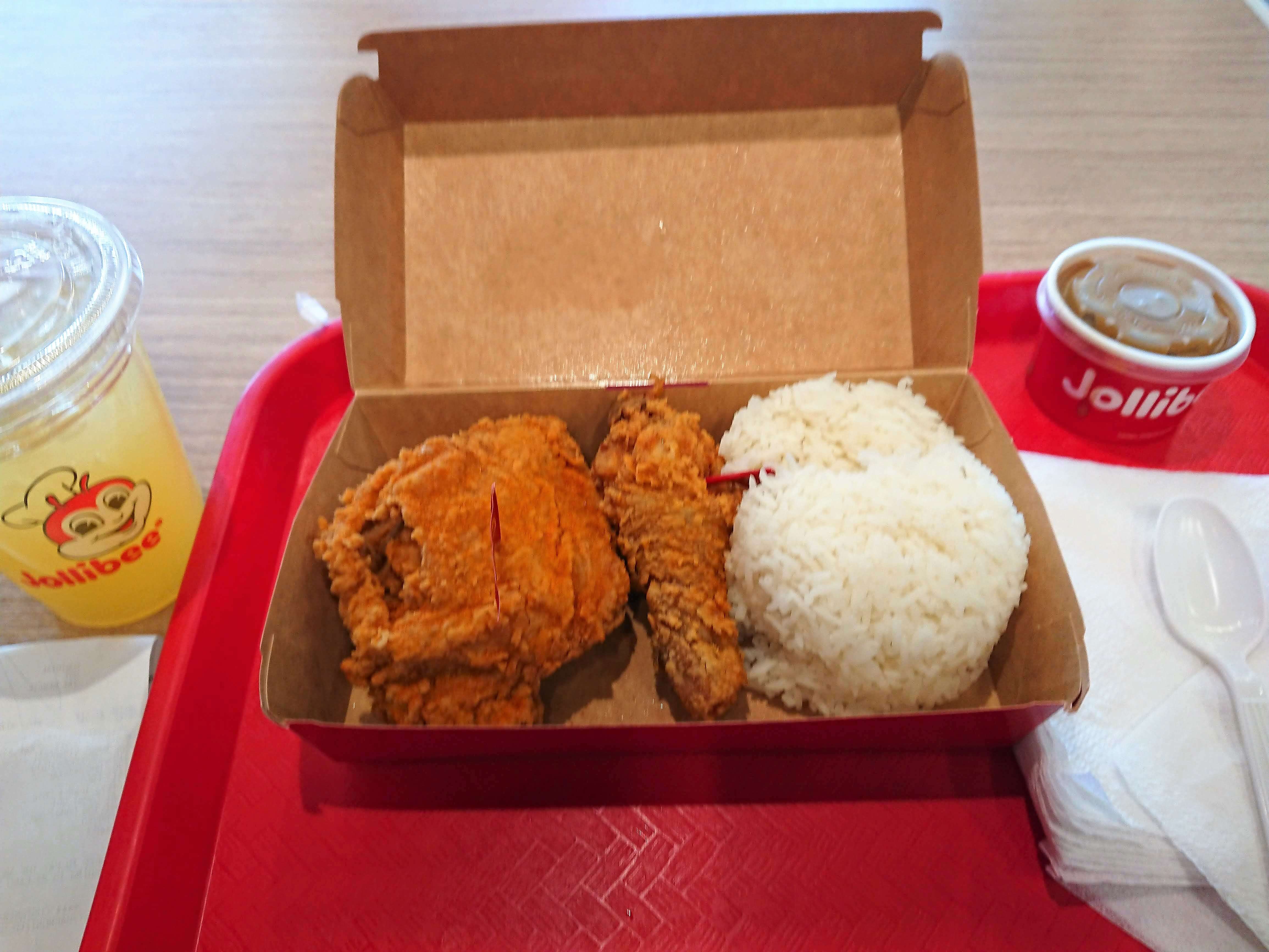 フィリピンの国民的ファストフード店 Jollibee (ジョリビー)がトロントでも食べられる | すんぽすと